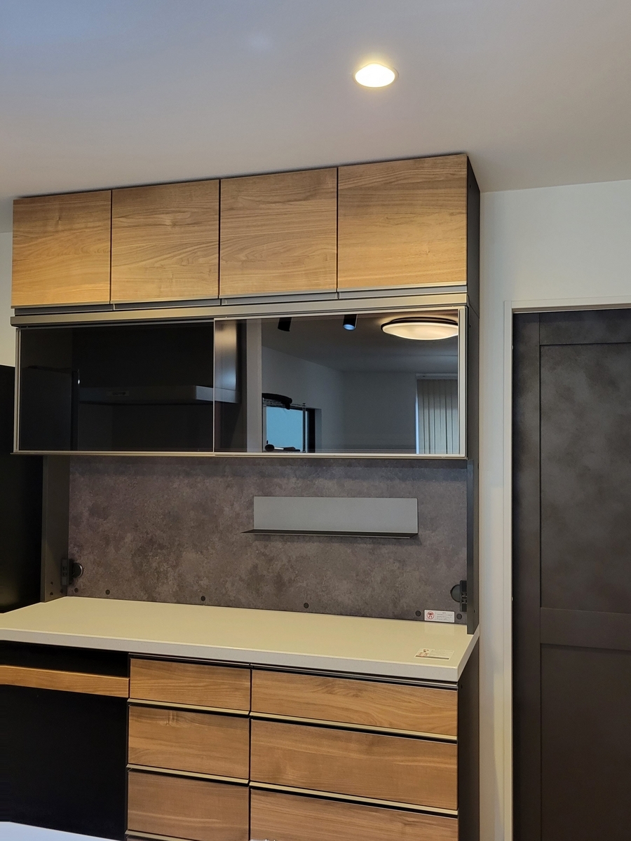 パモウナAS実例【ブラックグレイン+カラーオーダーTNY10199K+人造石天板ブランソルベ】 - interior design office BEORCブログ｜居心地のよいインテリア ...