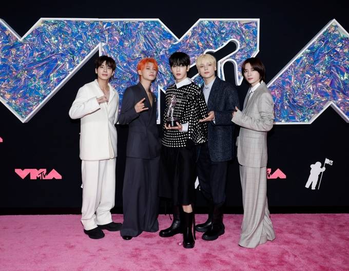 TXT、MTV受賞！エレガントなメンズルックスで注目を集める - 〜正解を知る観点~