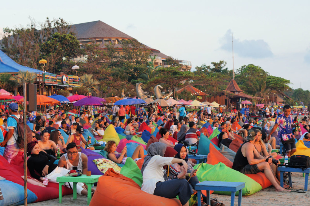 インドネシア 神のバリ島はオーバーツーリズム被害は深刻 - 今日の海外新聞