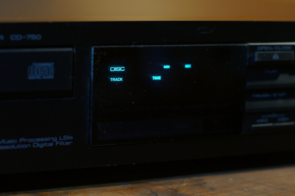 久しぶりのCDプレーヤー YAMAHA CD-750 - 古いものが好き