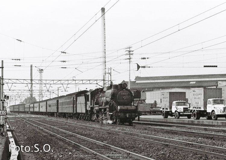 久大本線 筑紫平野を行くD60と8620 - 転轍器