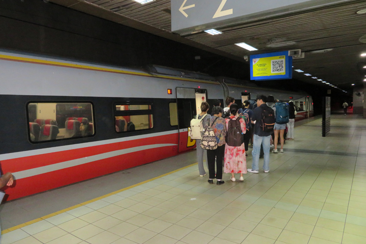 ETS Expressでイポーへ - Cafe de Castella Annex