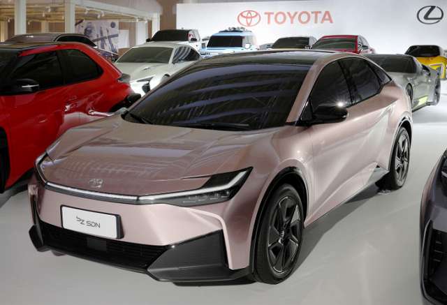 【トヨタ新型bZ3】2022年10月24日「bZ SDN市販ver」発表！最新情報、航続距離やサイズ、価格は？ - New Car/車好き新型車ニュース&動画
