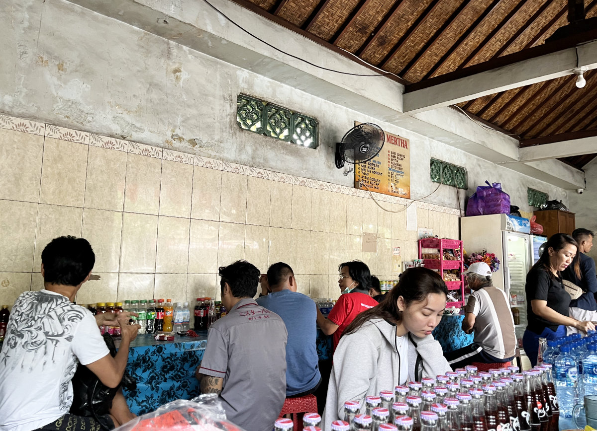 バリ人ドライバーさんおすすめのインドネシア料理 ナシチャンプル @ バリ島 - 美味しいもの探しの海外旅行街歩き！chiyoの旅