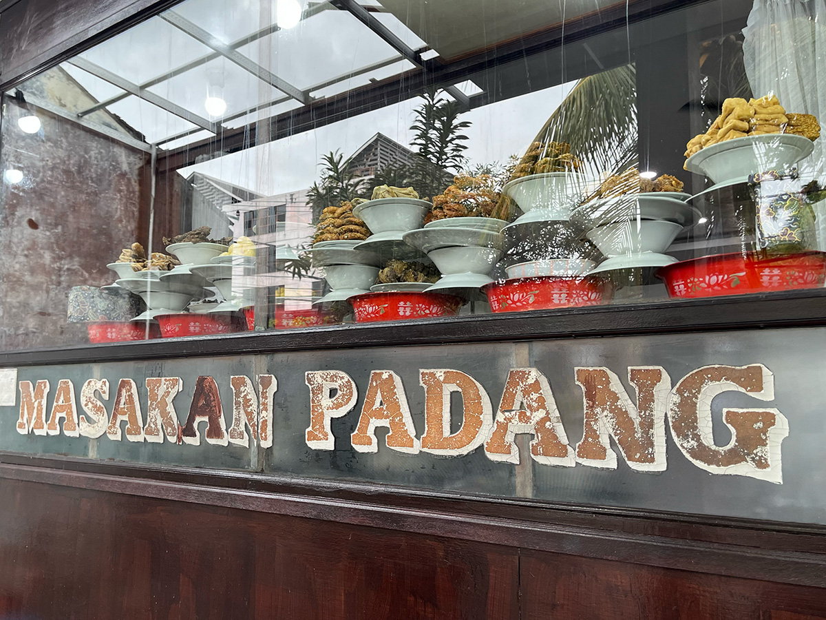 クロボカンエリアのローカルワルンでインドネシア「パダン料理」を食す！@ バリ島 - 美味しいもの探しの海外旅行街歩き！chiyoの旅