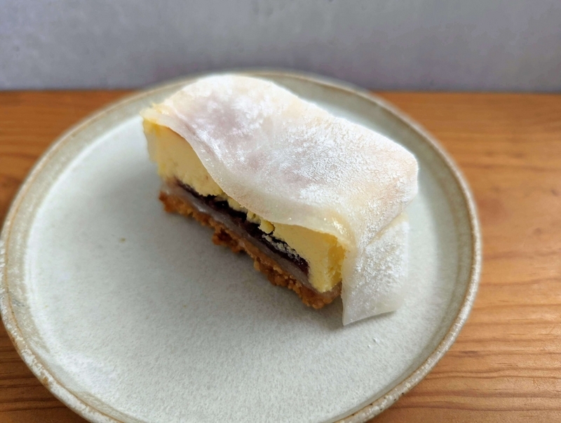 【RUNNY CHEESE】の羽二重光絹ベイクドチーズケーキをお取り寄せ、実際に食べた感想、食べ方、箱などを徹底レビュー | チーズケーキ通信