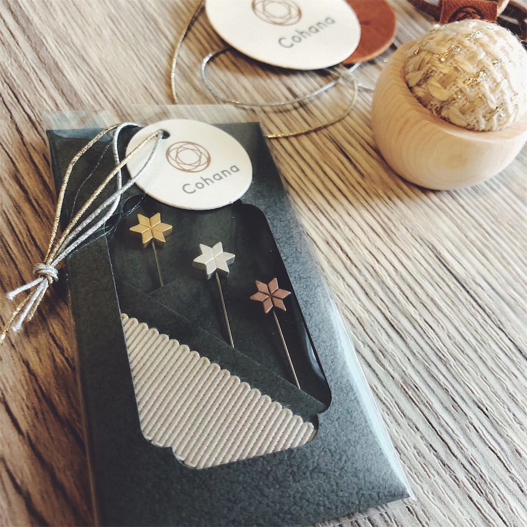 キラキラピンクッションと星の待針 - 刺繍好きのネコ好き