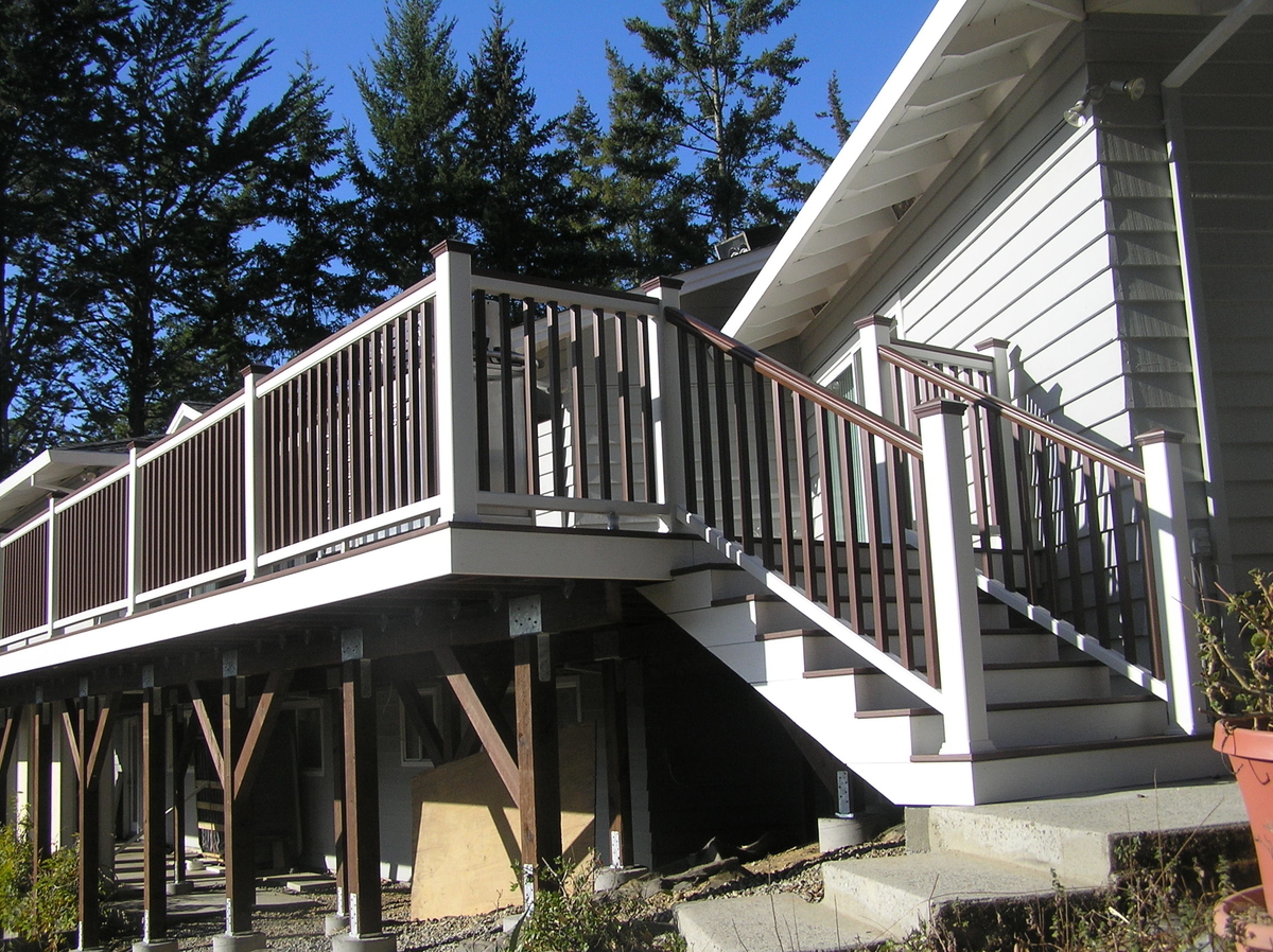Types of Deck Stairs and Steps to Build the Deck Stairs - Crafts & DIY ...