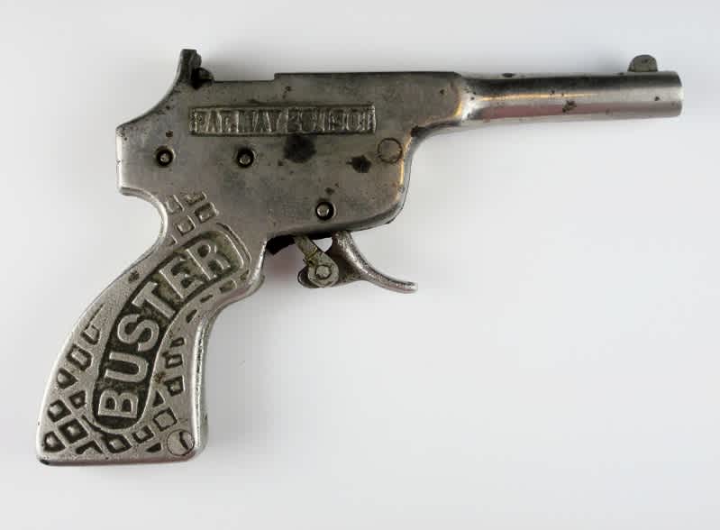 1901 LAS BUSTER 2nd. Model - CAST IRON AUTOMATIC STYLE TOY CAP GUNS