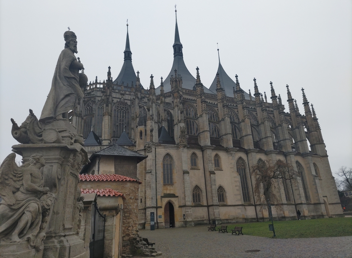 ヨーロッパ周遊のお供に！MewfiのSIMカード「Three」を使った感想 - 世界の町で朝メシを喰う