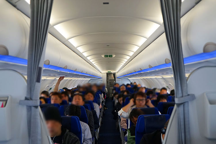 【A320neo】ANAプレミアムクラス搭乗記 NH093 羽田から関西 国際線ビジネスクラスシートで快適 - 弾丸トラベルは怖くない!