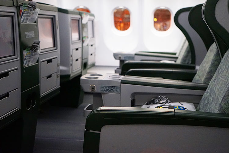 エバー航空 ビジネスクラス搭乗記 BR159便 ソウルから台北 バッドばつ丸ファントラベルジェット - 弾丸トラベルは怖くない!