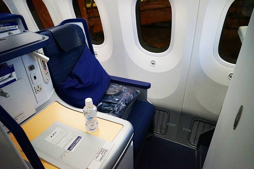 ANAビジネスクラス搭乗記 NH885便 羽田=クアラルンプール 熟睡してしまった - 弾丸トラベルは怖くない!
