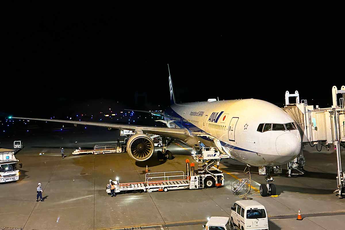 【ANAプレミアムクラス搭乗記】3年ぶりの773で大遅延 - 弾丸トラベルは怖くない!