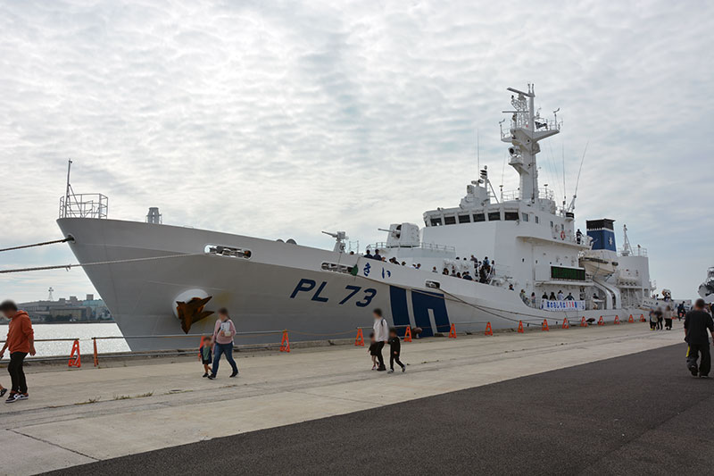 巡視船きい（PL73）一般公開＠姫路港ふれあいフェスティバル - 播磨の山々