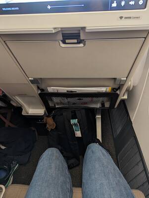 スイスエアプレミアムエコノミー（LX161）搭乗記 2023/6 - どこへでも行く