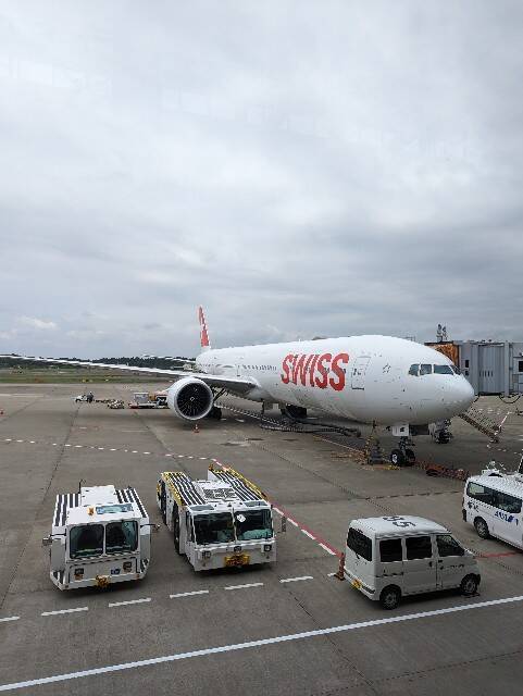 スイスエアプレミアムエコノミー（LX161）搭乗記 2023/6 - どこへでも行く