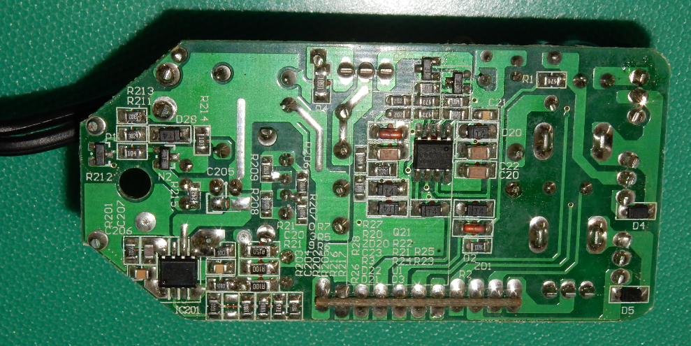 シガーソケットから100VとUSBを供給するやつを分解した - ドナドナされるプログラマのメモ