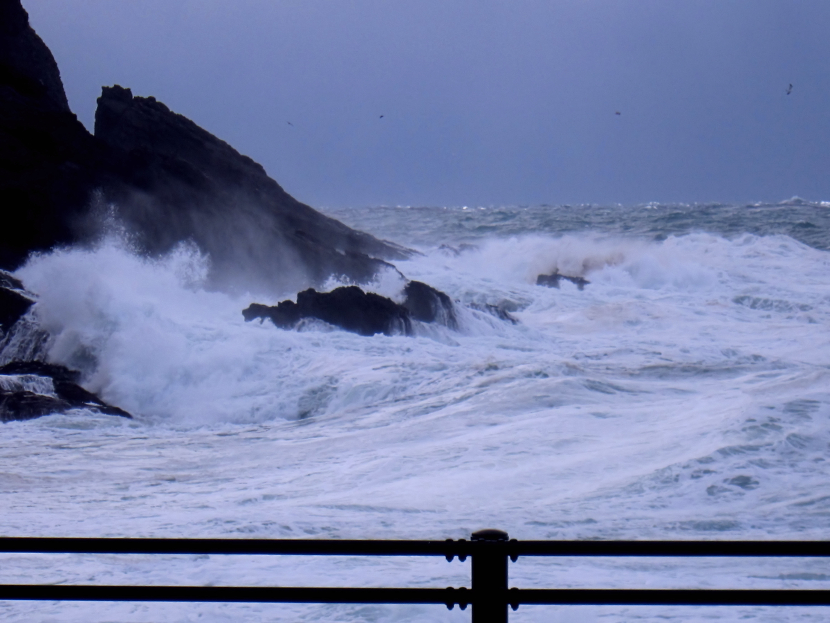 冬の日本海と難度海（なんどかい） - よもやま話