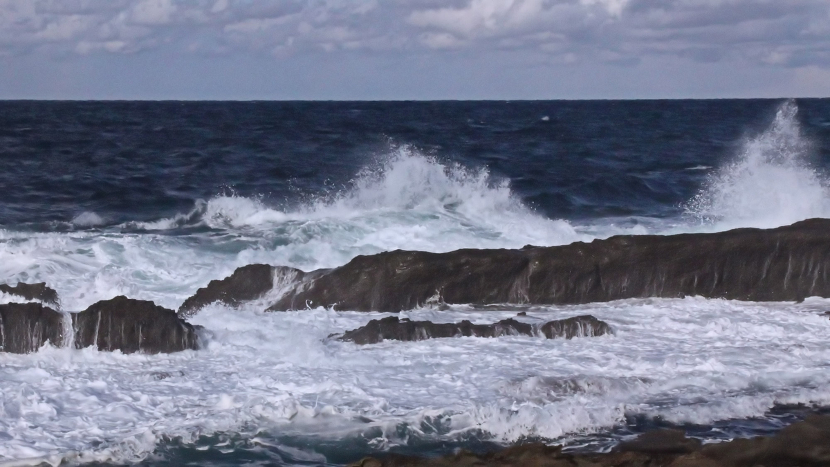冬の日本海 弁慶の洗濯岩 - よもやま話