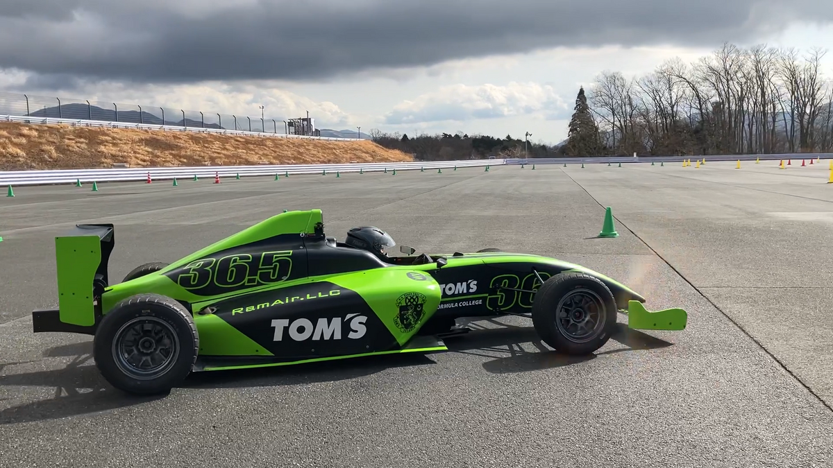 F4に乗ってきました（トムス・フォーミュラー・カレッジ） - DRAPOJI公式 中の人ブログ