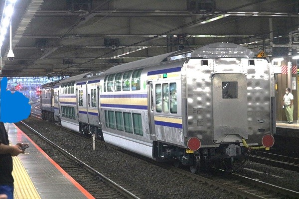 E235系グリーン車甲種 今回は1編成分 E131系鶴見線で再び製造鈍化の可能性? - てつとおのブログ