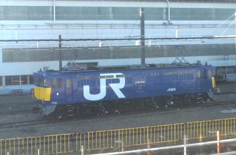 札入に白の札が入っている？EF65 1059・1065 試験塗装機 外に出た！初めて見ました - てつとおの鉄道新ブログ