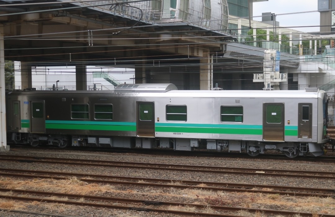 盛岡へ！HB-E220系甲種輸送！車両を観察！窓はかなり少なめの新型車両！？ - てつとおの鉄道新ブログ