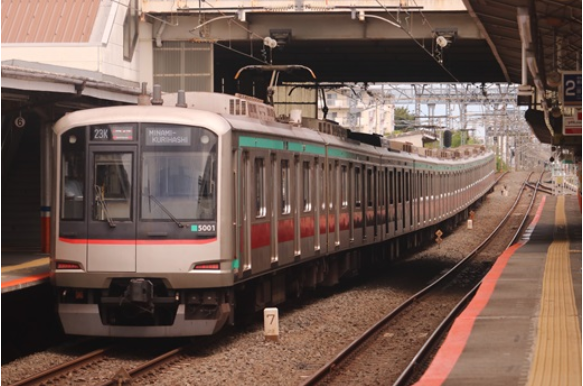 事故により2編成使用不能の田園都市線 予備どうする？メトロ8000系緊急延命入るか？ - てつとおの鉄道新ブログ