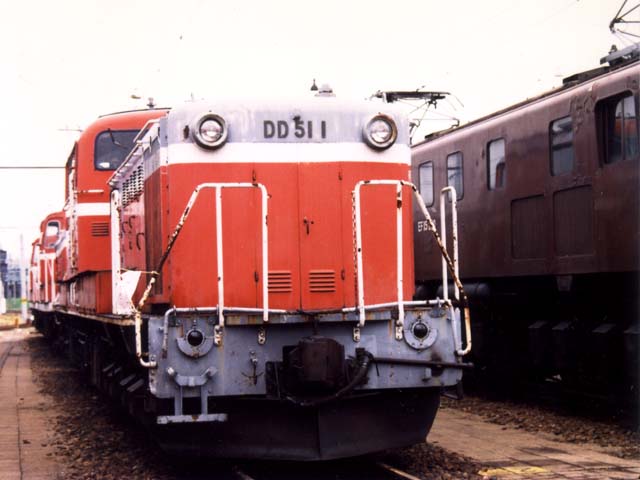 DD51 1 - 扇形機関庫 ～保存機関車紹介～