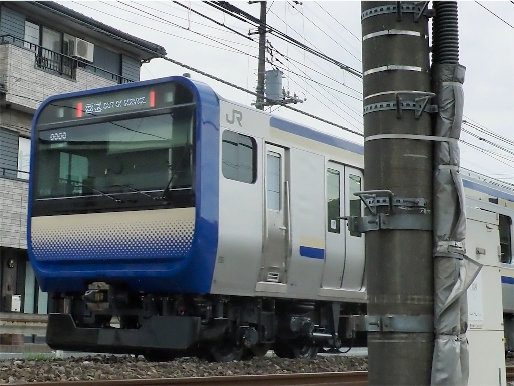 新津配給 E235-1000(F-28編成)の撮影 - 女将さーん鉄道撮影の時間デスよ！