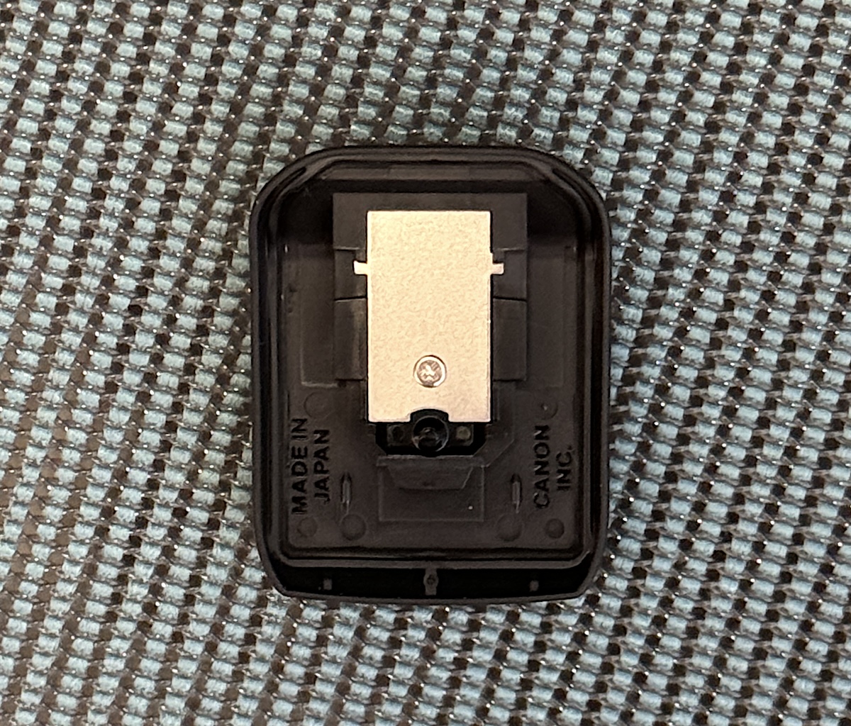 この時期に敢えてCanon「EOS R3」に突入した話㉖〜ロック機能付きシューカバー「ER-SC3」ゲット〜 - カスタム/CUSTOM/でいこう😎