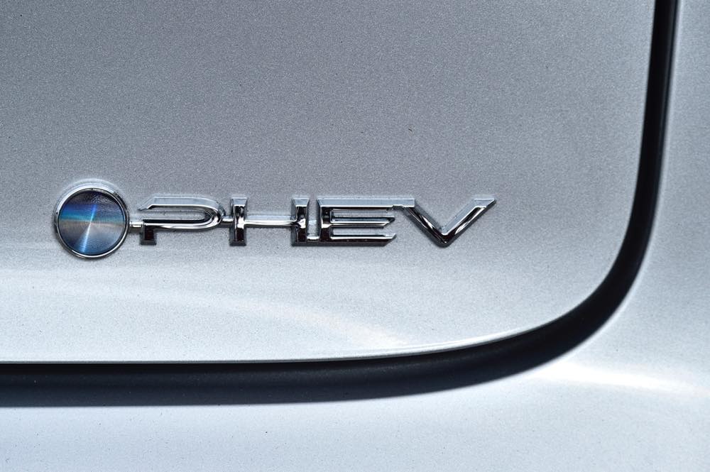 プリウスPHEV。美しく生まれ変わった、元祖国産エコカーの本気度 - EV DAYS | 東京電力エナジーパートナー