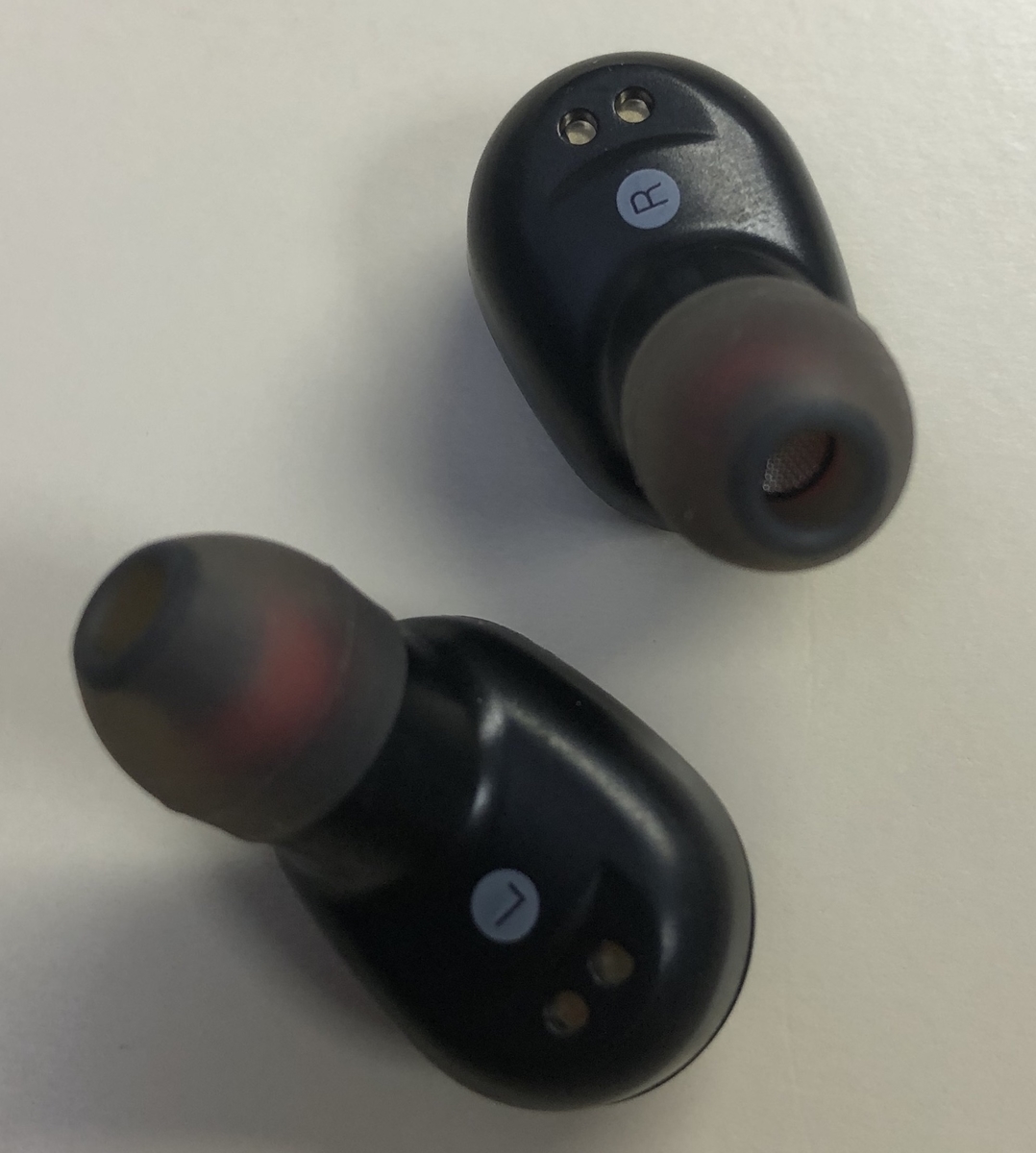 ダイソーで完全ワイヤレスイヤホンが売っていた。1000円で。これは何？ - explodedplum’s diary