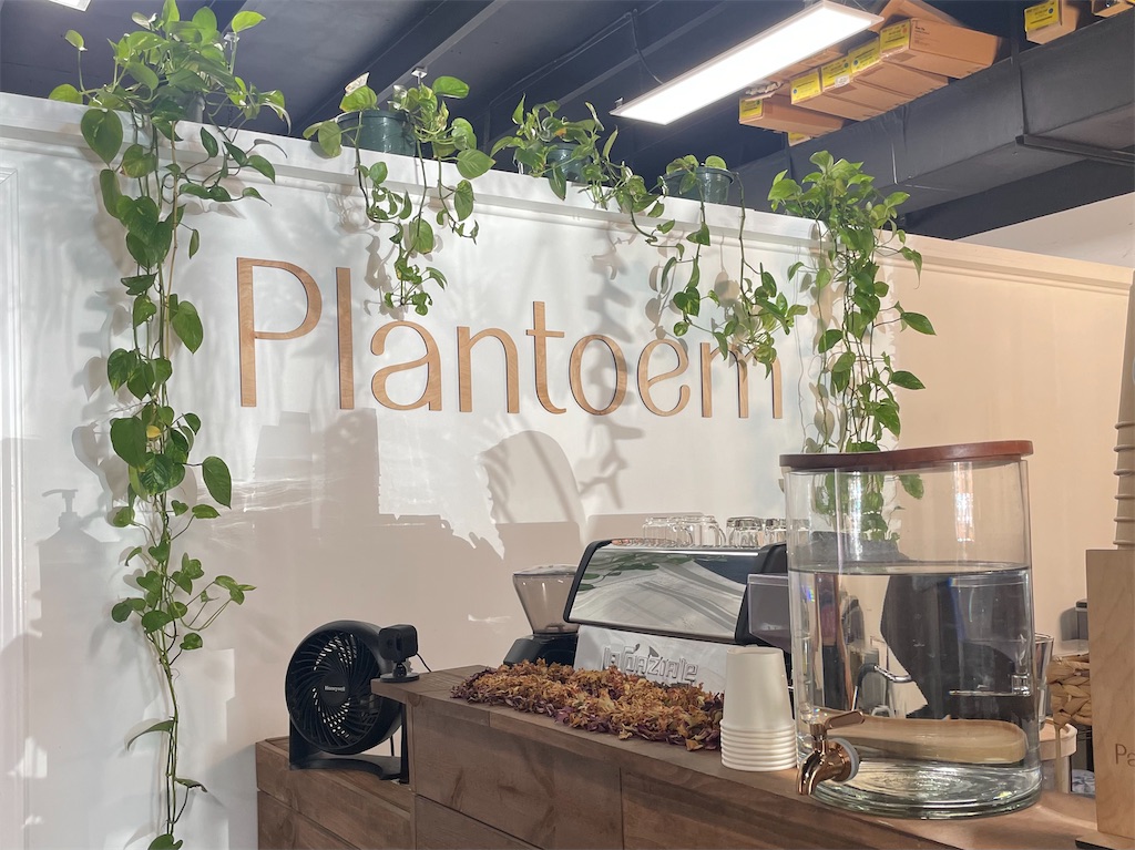 ハワイのちょっと隠れ家的なカフェ＜Plantoem＞がリーズナブルで居心地が良くて良くて素敵すぎる！ - ハワイの楽しいこと おいしい情報