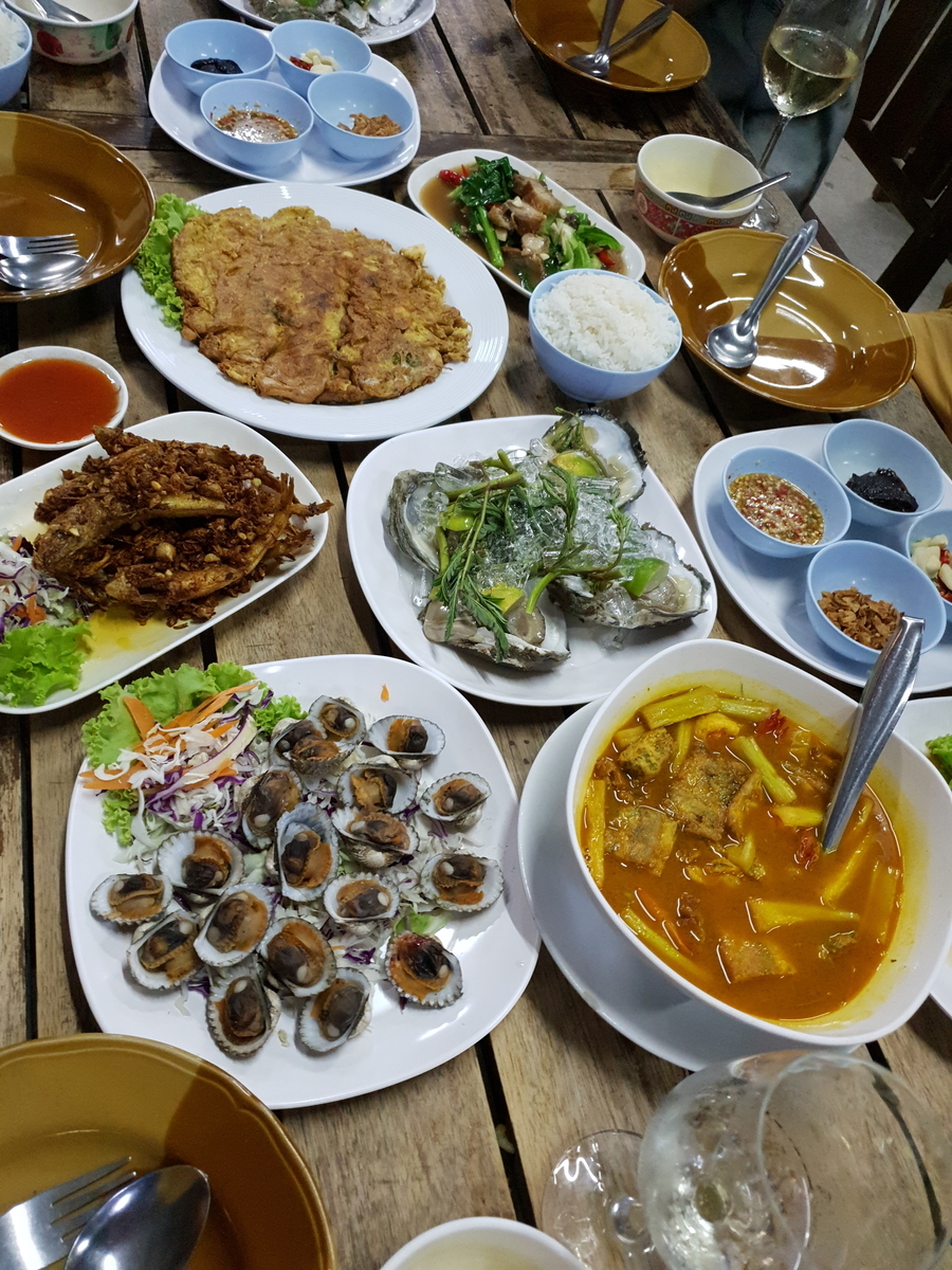 サムイ島 お勧めレストラン「Pichet Restaurant」で午後9時過ぎの晩餐 - 半分青くて半分タイ