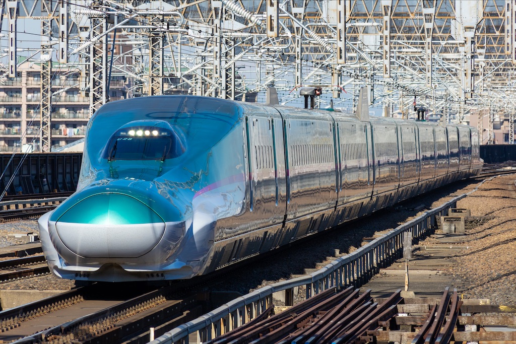 E5系U28編成検測代走&上越線EF64PP12系試運転 - 朝焼けに染まる