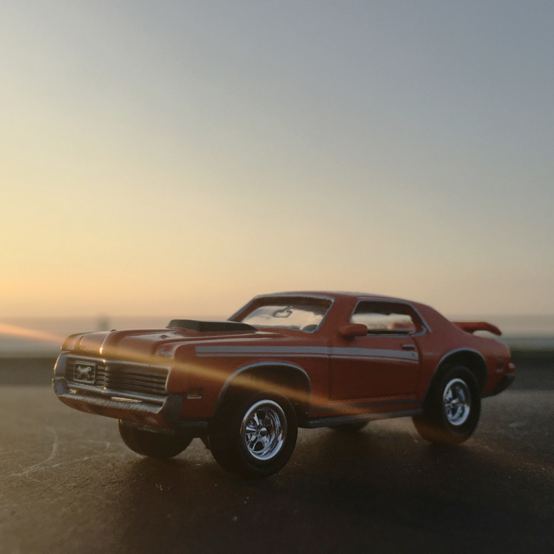 '69 Mercury Cougar Eliminatorに乗って、夕陽の中ドライブ。 - モーソードライブ