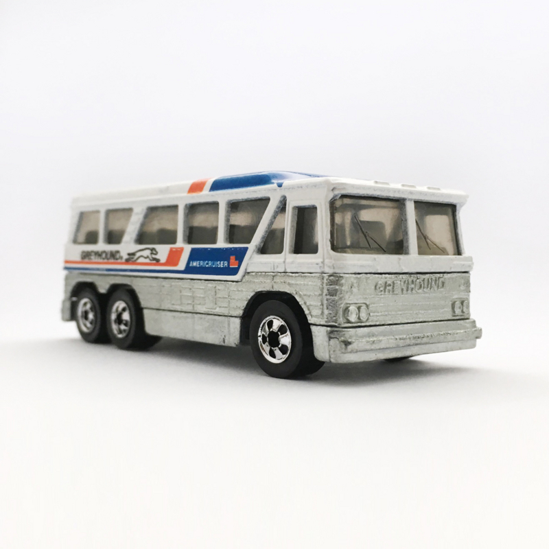 Greyhound MC-8 - 増えすぎたミニカーに愛を捧ぐ