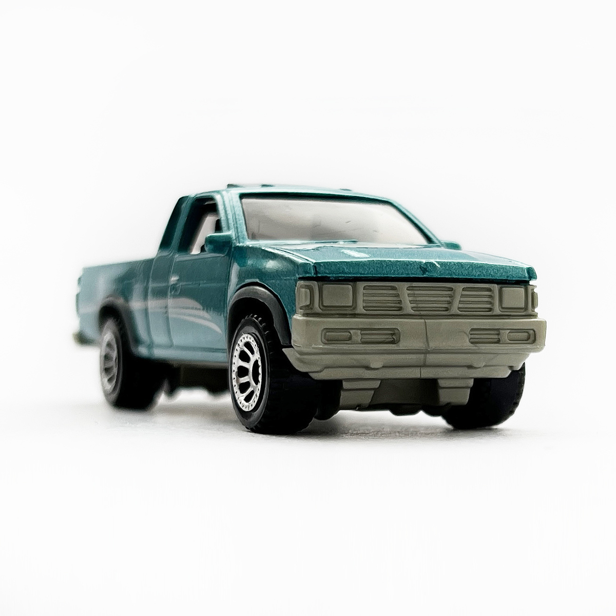 '95 NISSAN HARDBODY (D21) - 増えすぎたミニカーに愛を捧ぐ