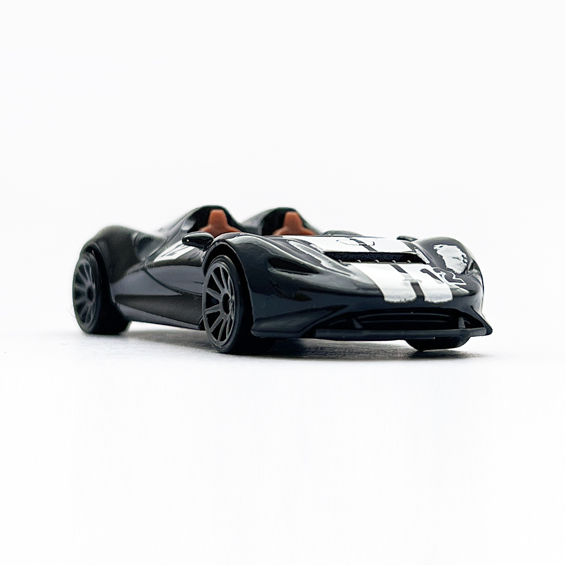 McLAREN ELVA - 増えすぎたミニカーに愛を捧ぐ