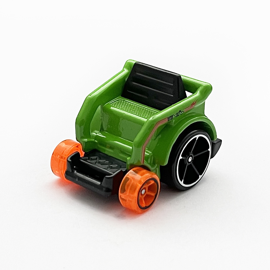 WHEELIE CHAIR - 増えすぎたミニカーに愛を捧ぐ