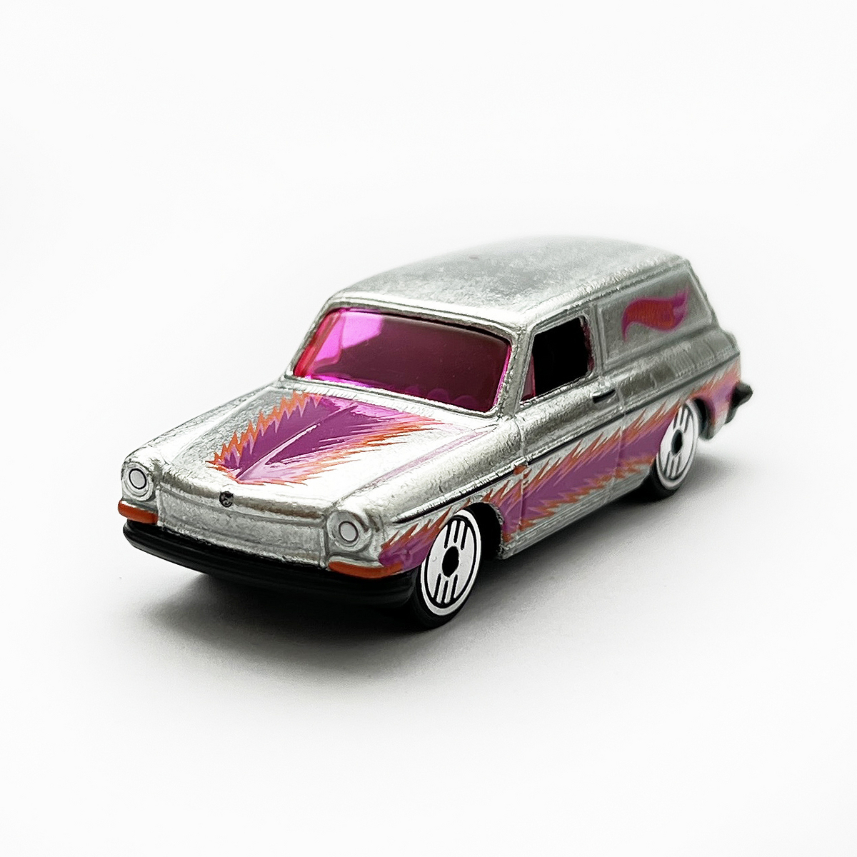 CUSTOM '69 VOLKSWAGEN SQUAREBACK - 増えすぎたミニカーに愛を捧ぐ