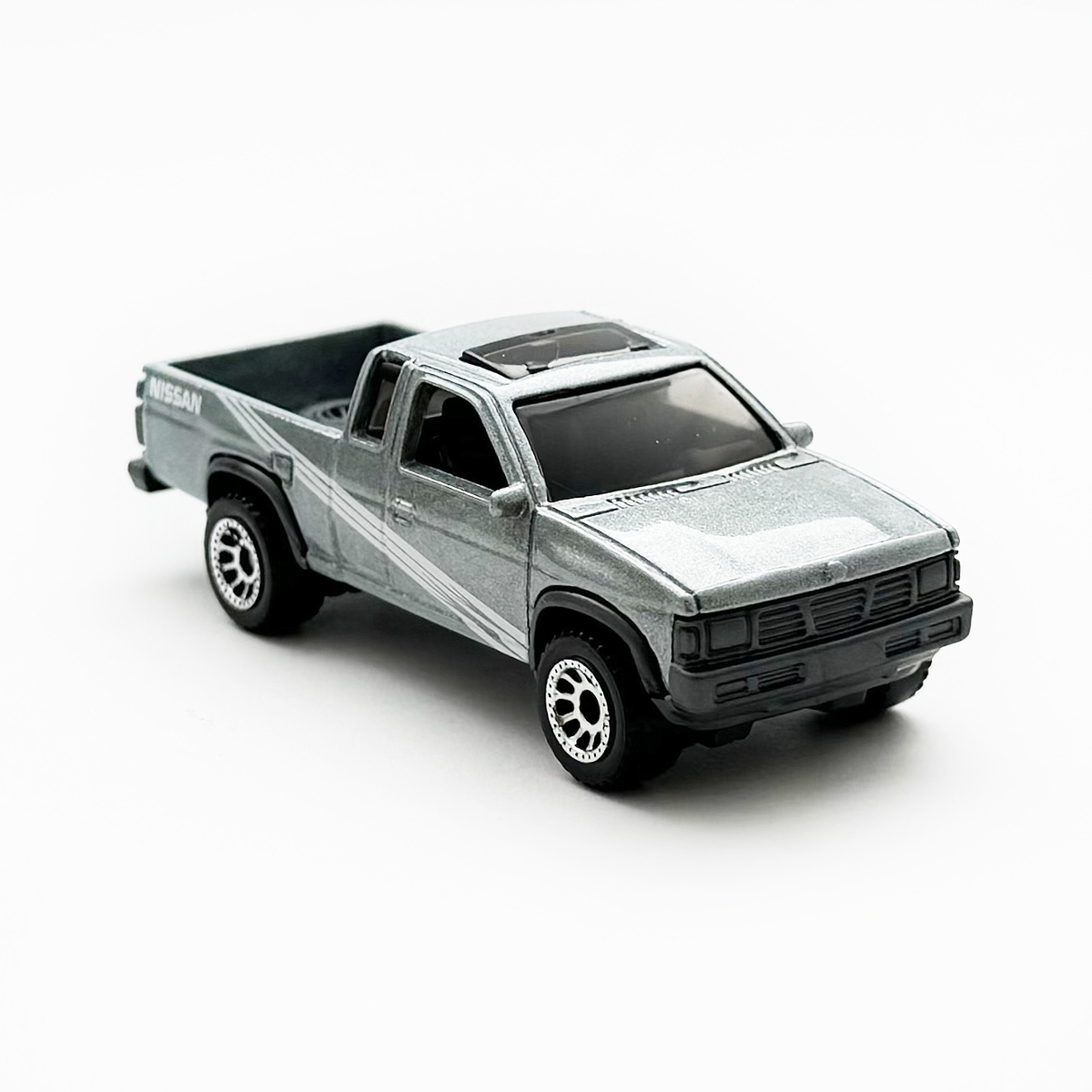 '95 NISSAN HARDBODY (D21) - 増えすぎたミニカーに愛を捧ぐ