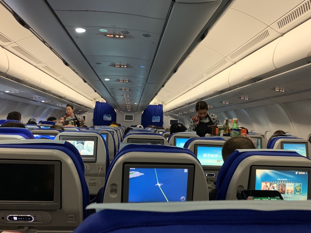 中国東方航空 FRA-PVG MU220 - 俺の旅とマイル修行
