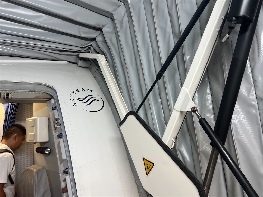 中国東方航空 NRT-PVG MU543 - 俺の旅とマイル修行