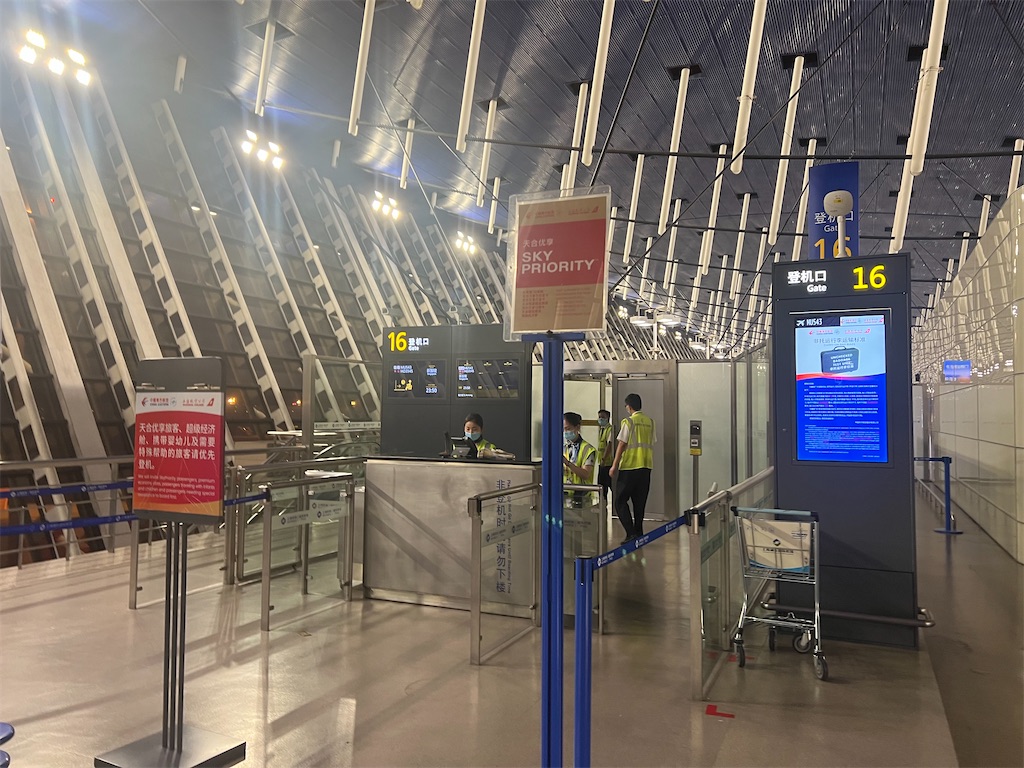 中国東方航空 NRT-PVG MU543 - 俺の旅とマイル修行