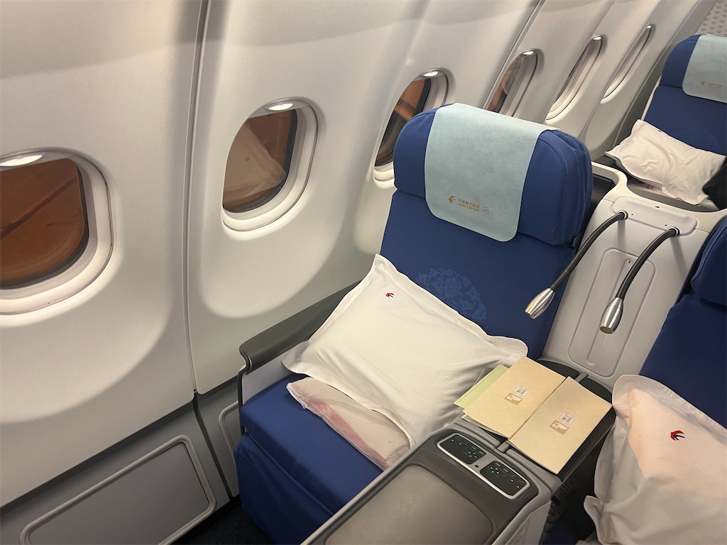 中国東方航空 NRT-PVG MU543 - 俺の旅とマイル修行