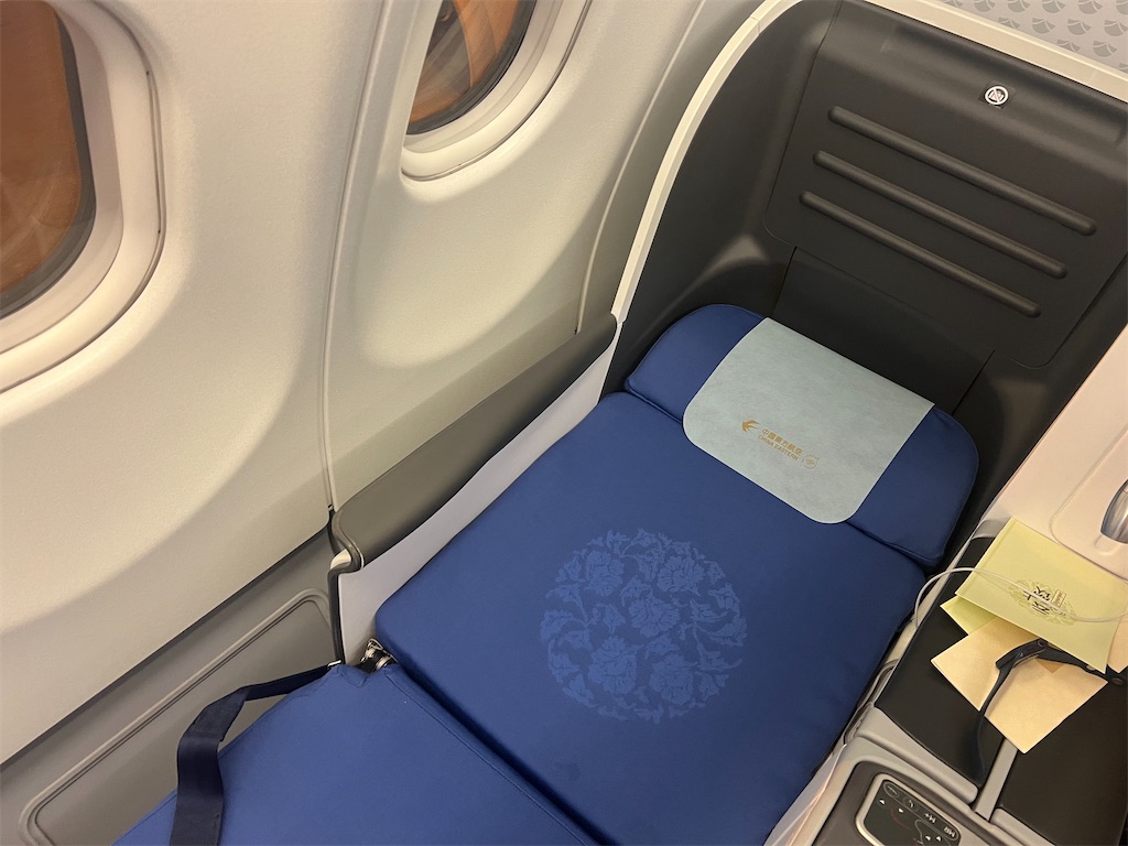 中国東方航空 NRT-PVG MU543 - 俺の旅とマイル修行