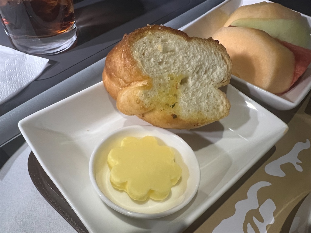 中国東方航空 NRT-PVG MU543 - 俺の旅とマイル修行